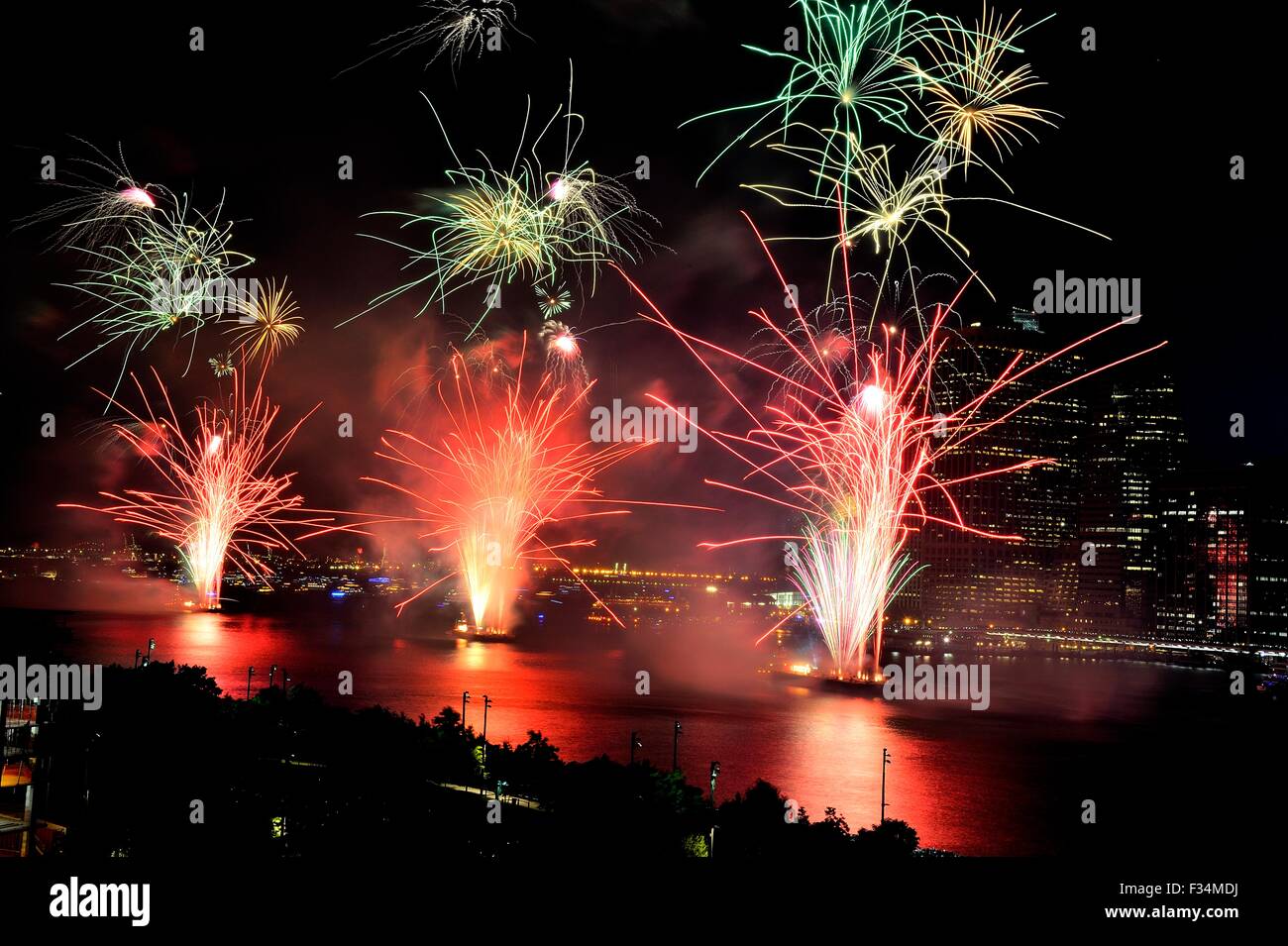 Macy's fireworks explode over the East River celebrating Independence ...