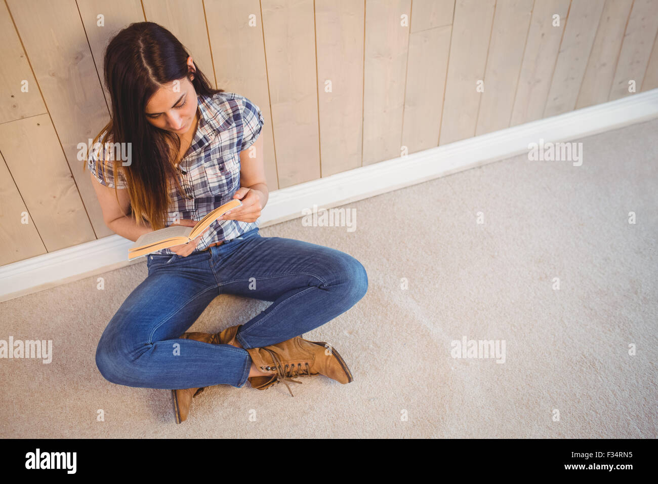 Blue reading hi-res stock photography and images - Alamy