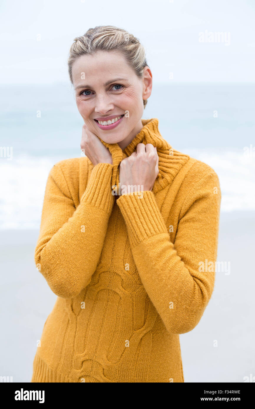 Woman standing in front of sea hi-res stock photography and images - Alamy