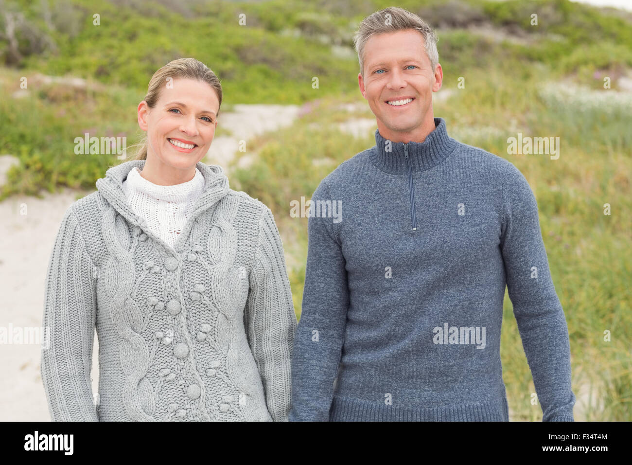 Hands hugging hi-res stock photography and images - Alamy