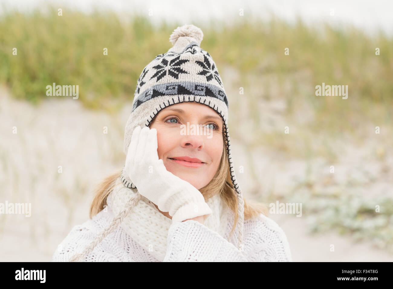Caucasian adult woman wearing warm hi-res stock photography and images ...