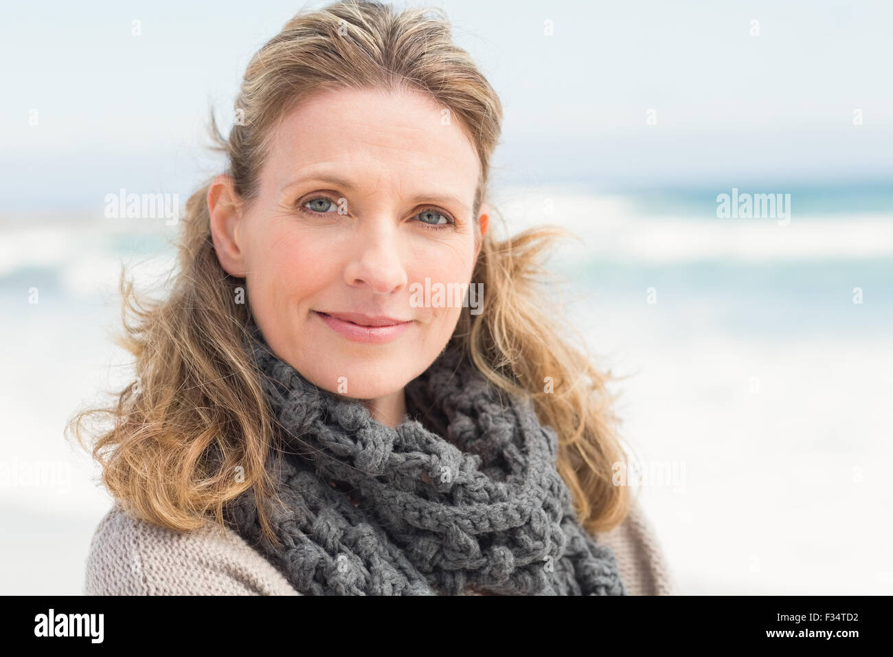 Attractive woman 40s hi-res stock photography and images - Alamy