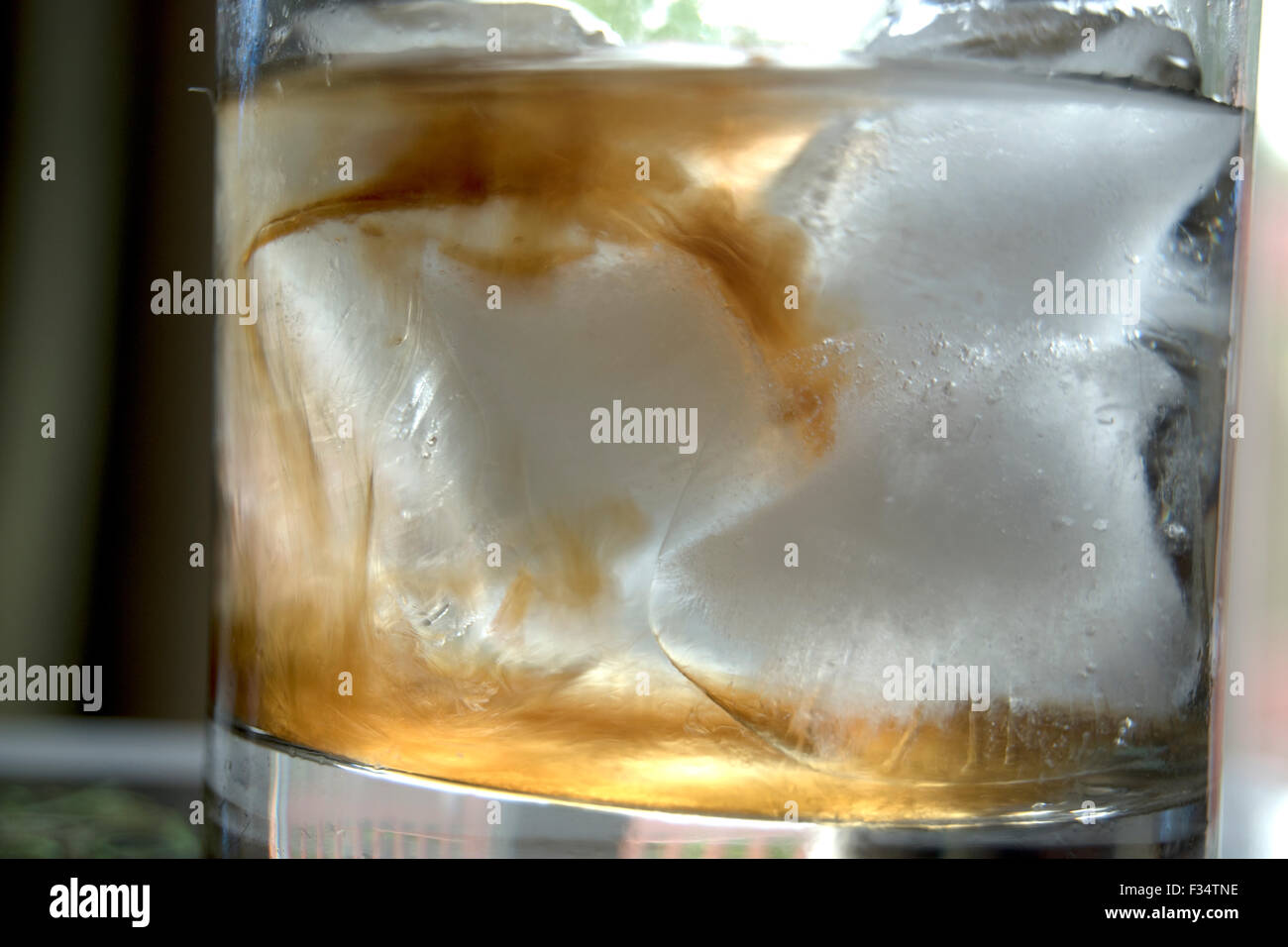 Ice poured glass hi-res stock photography and images - Alamy