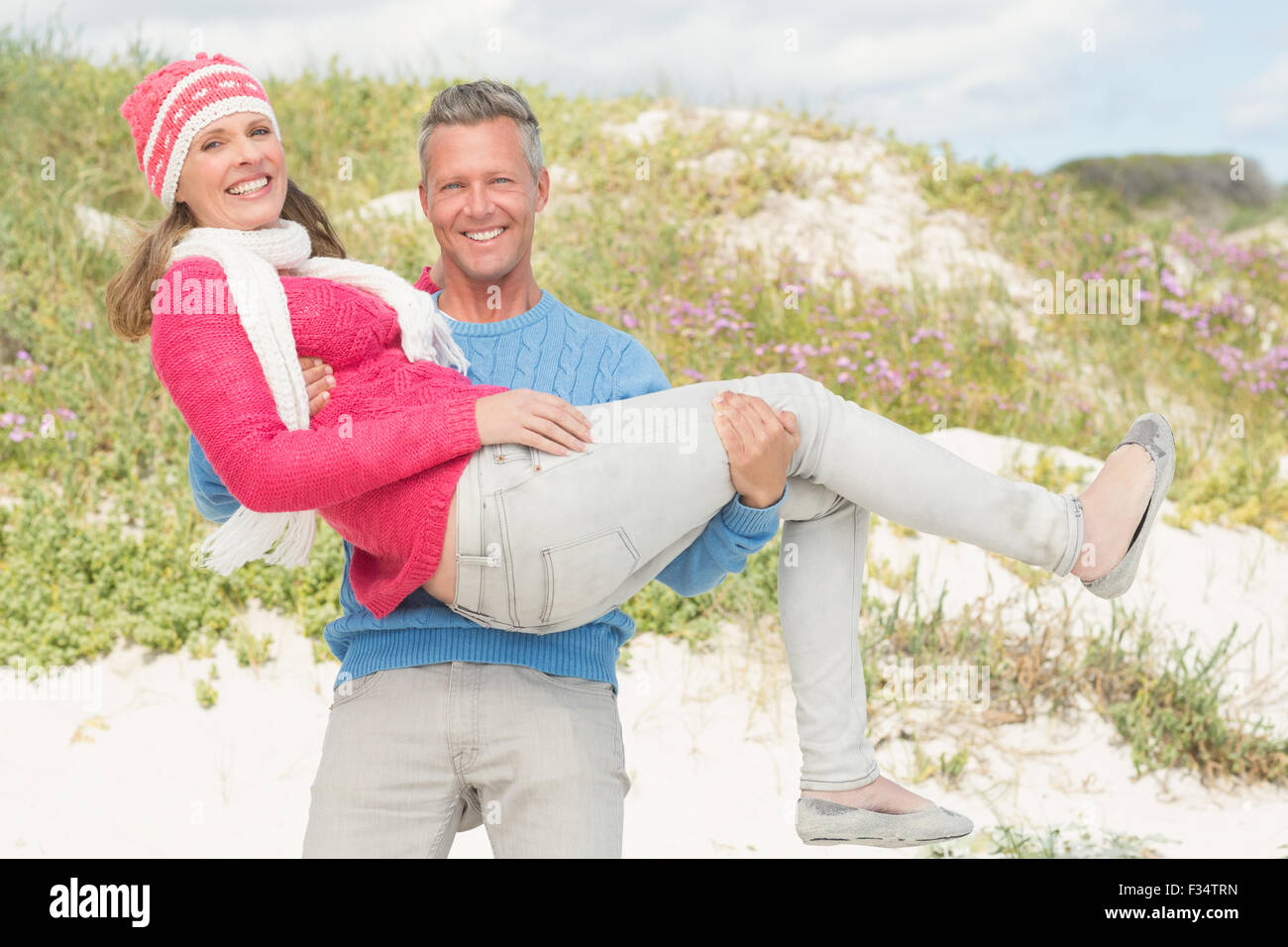 Man carrying a woman hi-res stock photography and images - Alamy