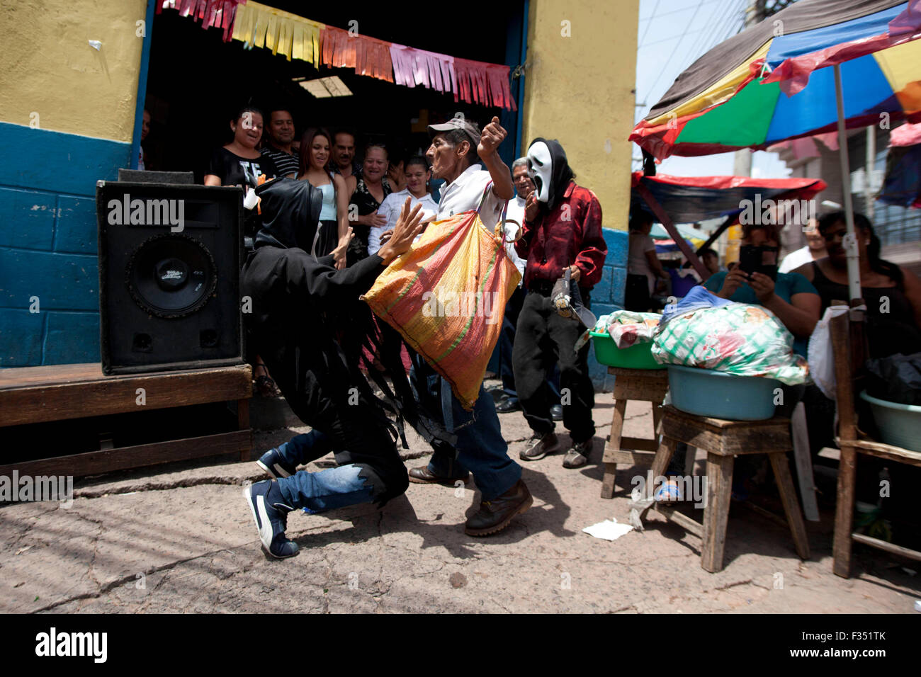 Honduras dance hi-res stock photography and images - Alamy