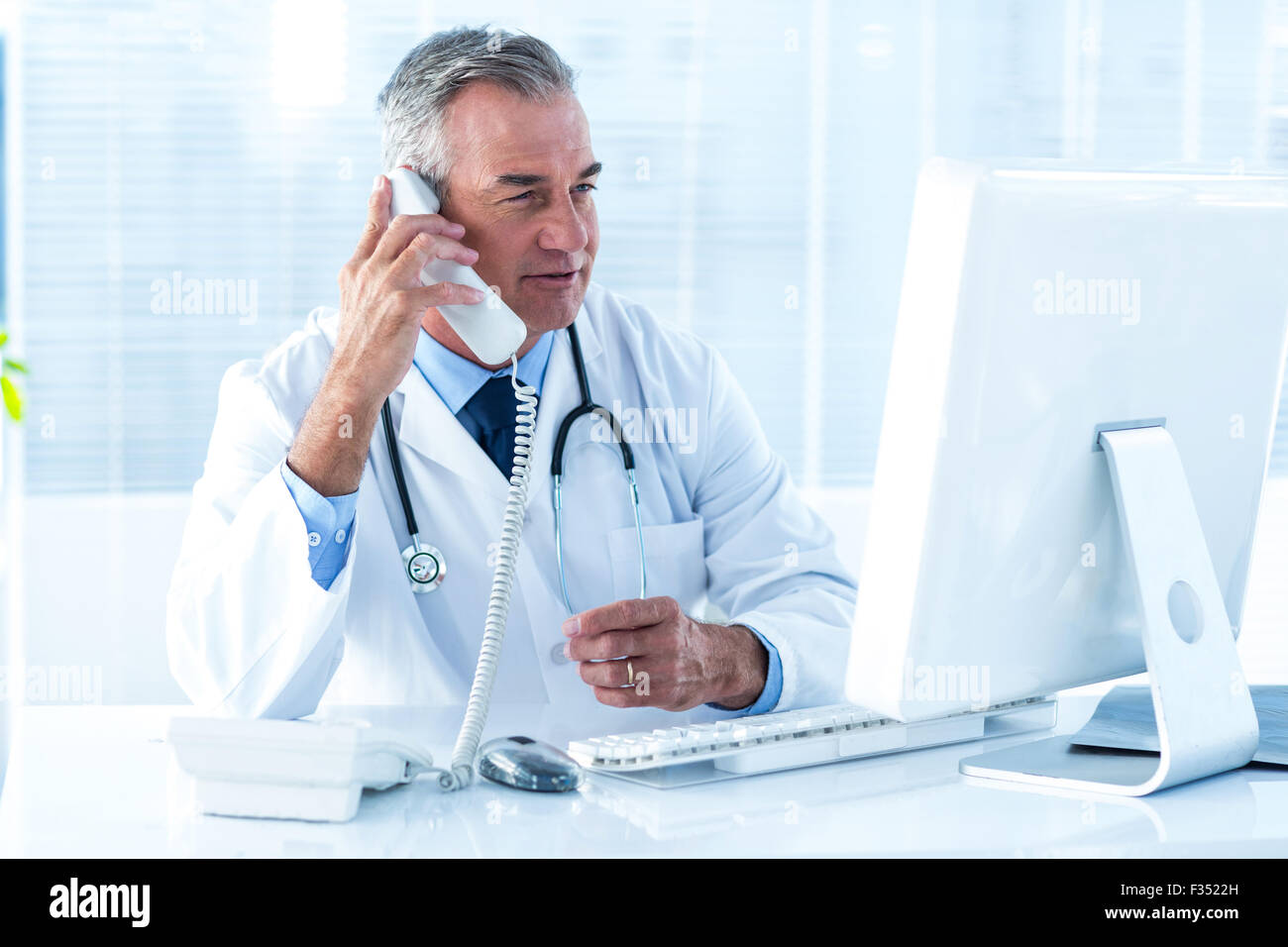 Doctor telephone computer hi-res stock photography and images - Alamy