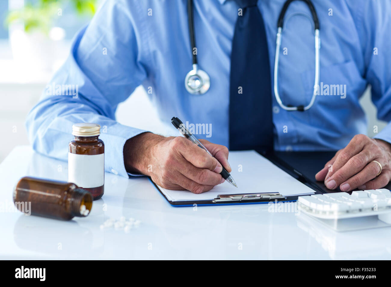 Cropped document hi-res stock photography and images - Alamy