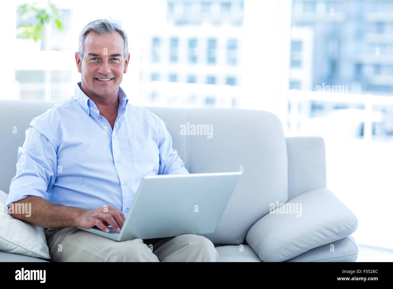Mature happy working man hi-res stock photography and images - Alamy