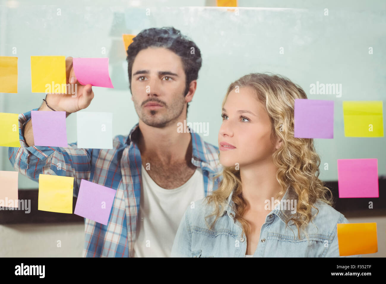 Woman sticky notes glass hi-res stock photography and images - Alamy