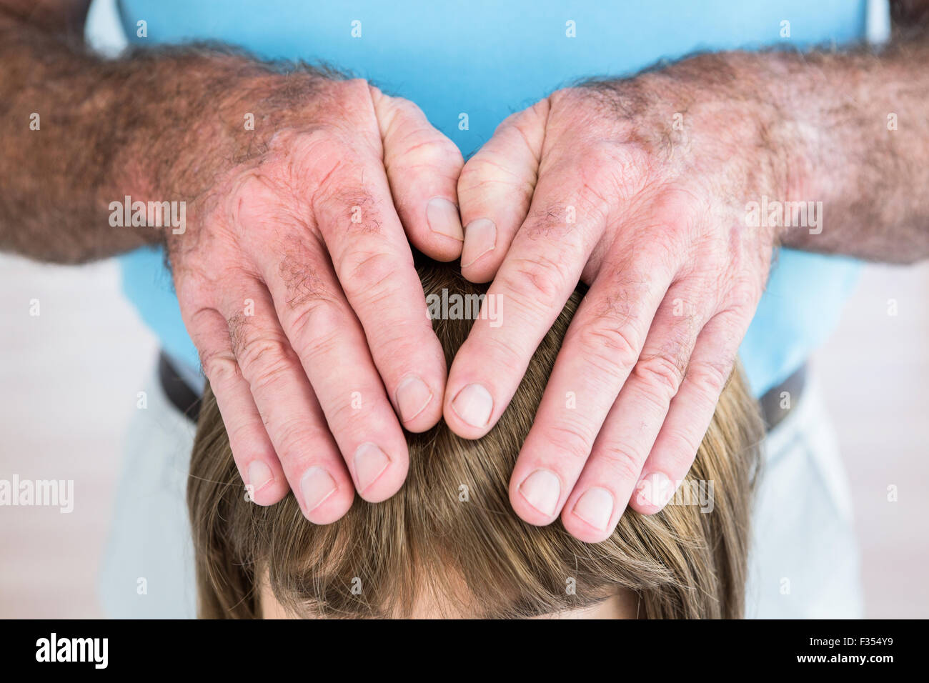 Hands over body reiki hi-res stock photography and images - Alamy