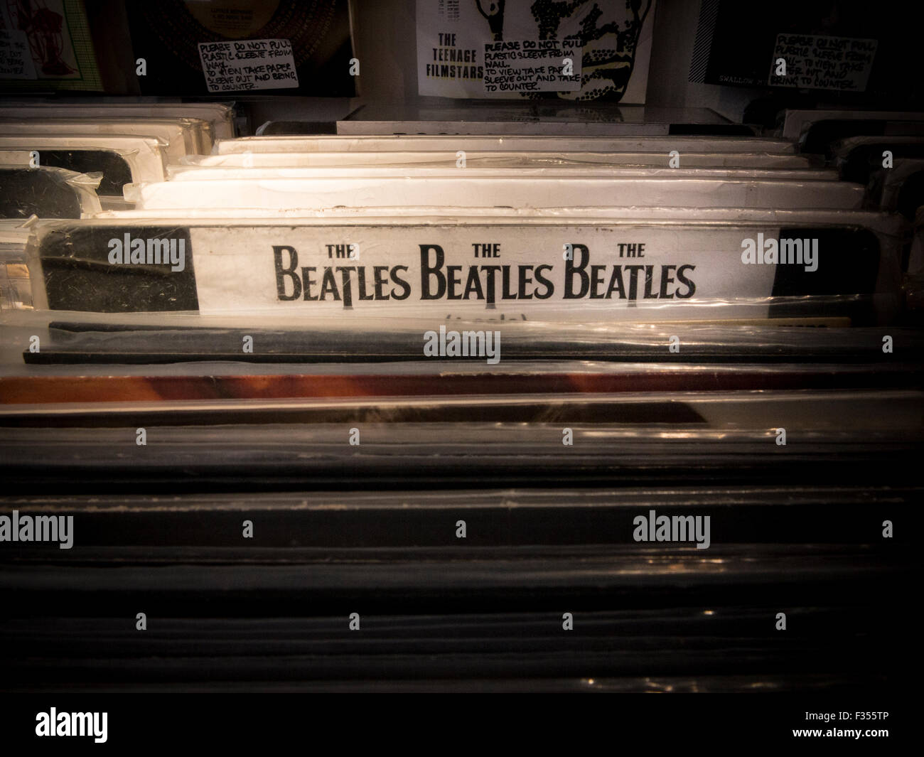 vinyl and CDs in a record shop Stock Photo - Alamy