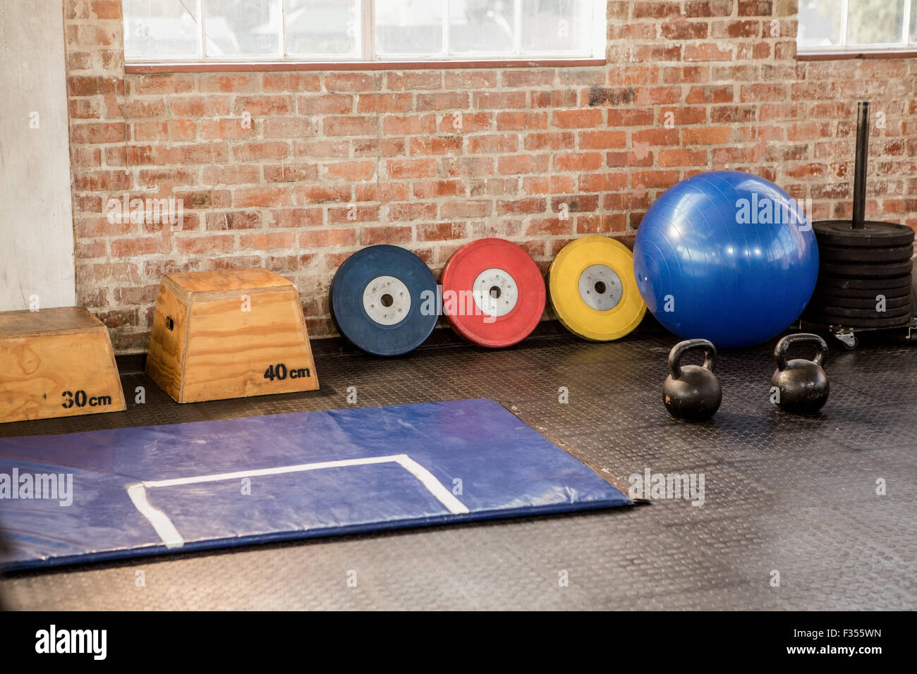 Plyo ball exercise hi-res stock photography and images - Alamy