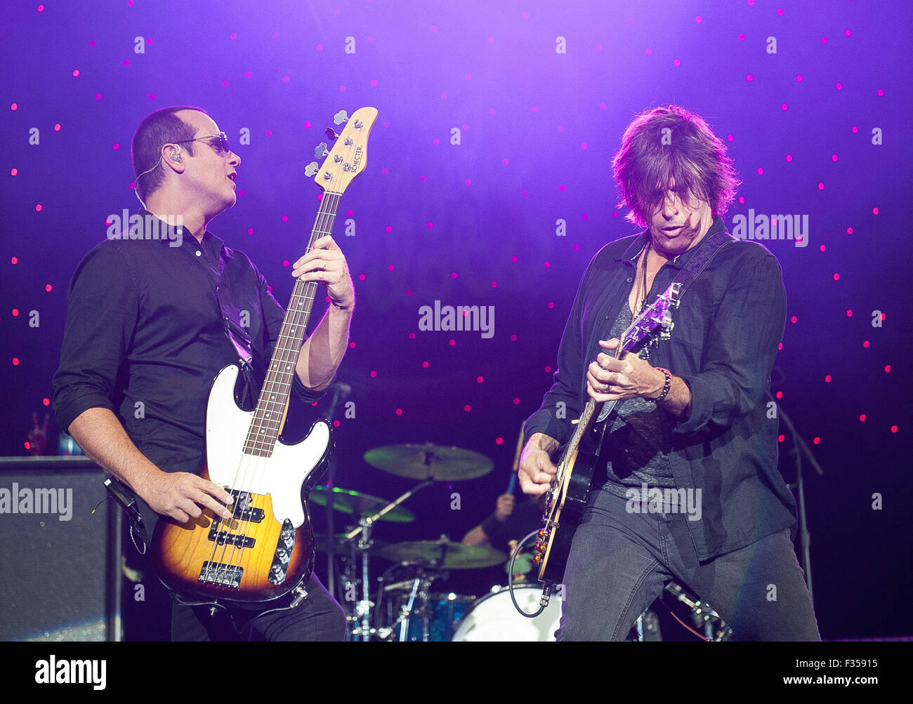 Robert deleo bass hi-res stock photography and images - Alamy