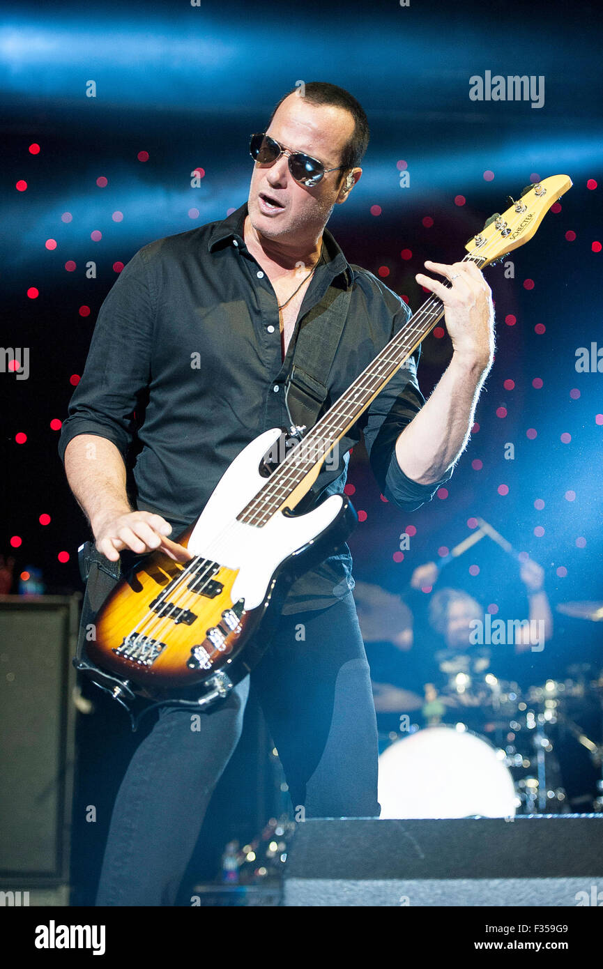 Robert deleo bass hi-res stock photography and images - Alamy