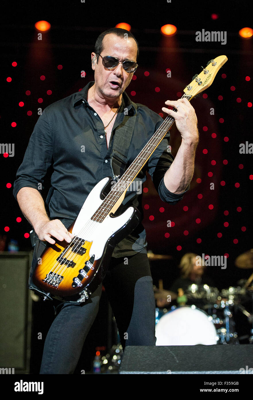 Robert deleo bass hi-res stock photography and images - Alamy
