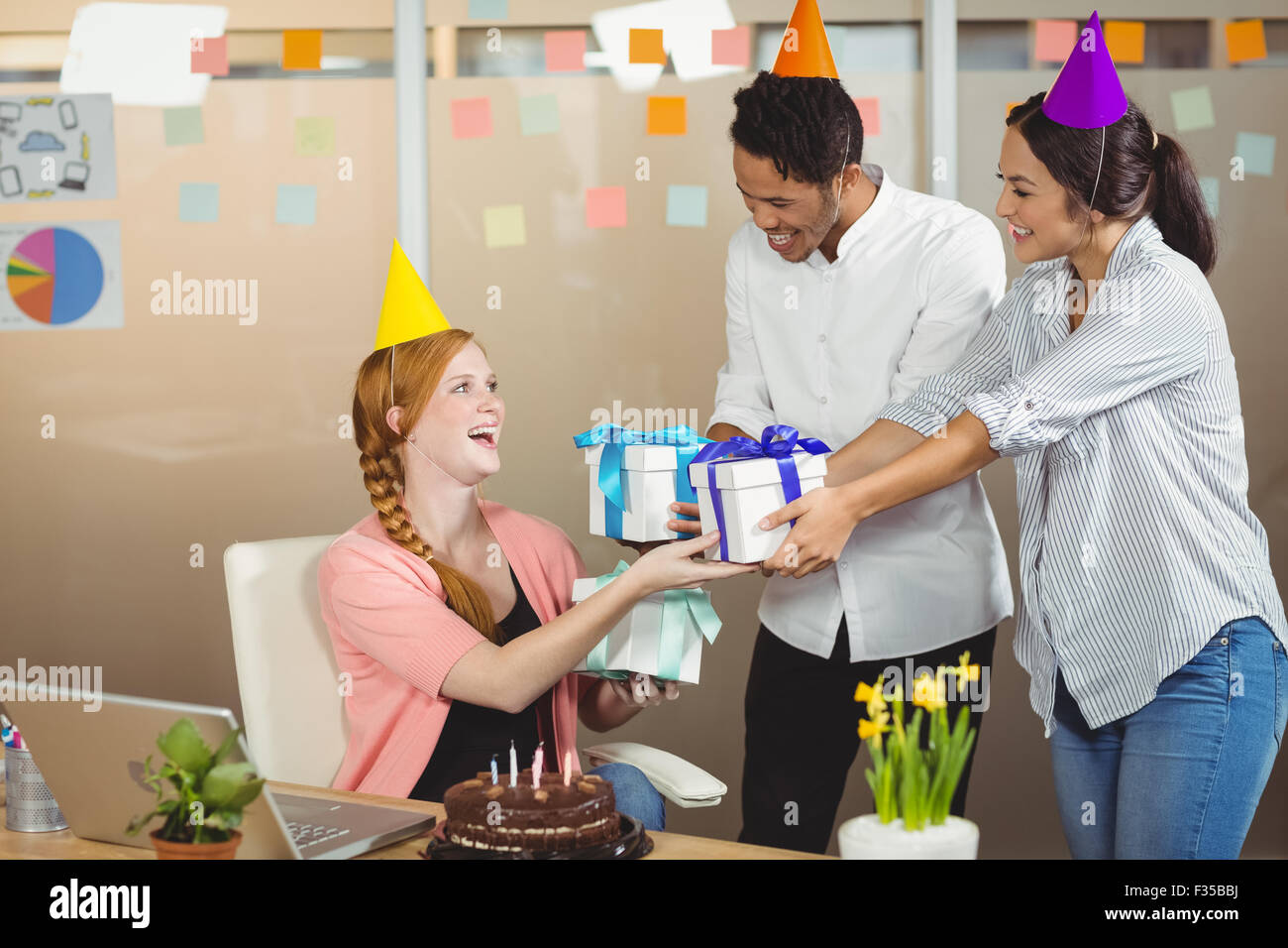 Man giving woman birthday cake hi-res stock photography and images - Alamy