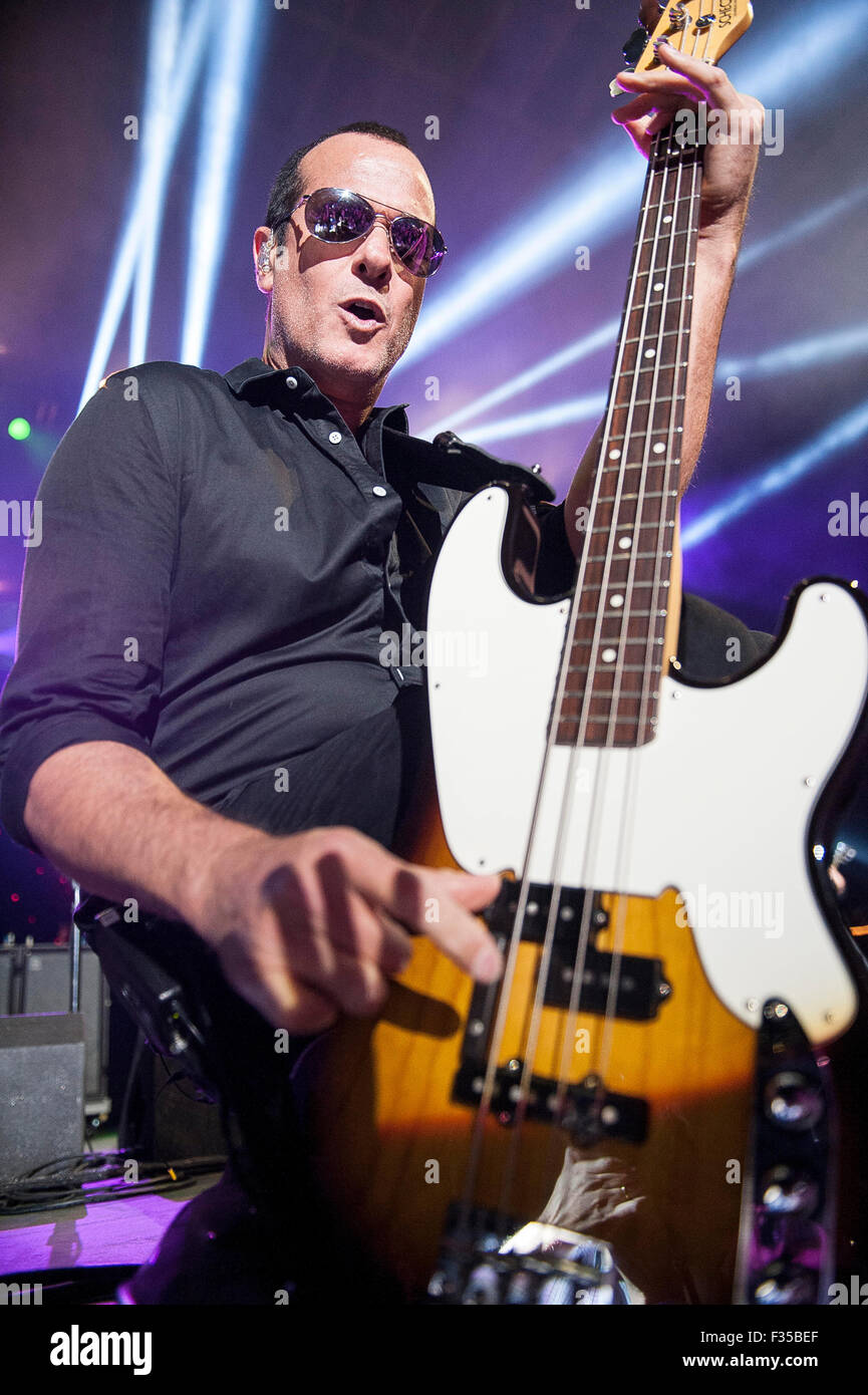 Robert deleo bass hi-res stock photography and images - Alamy