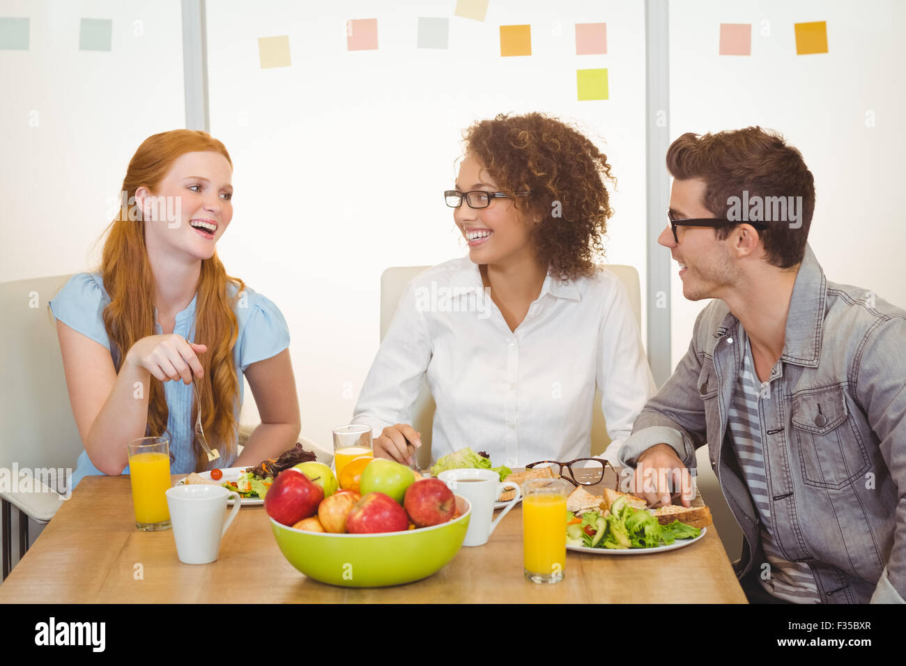 Business people having lunch Stock Photo - Alamy