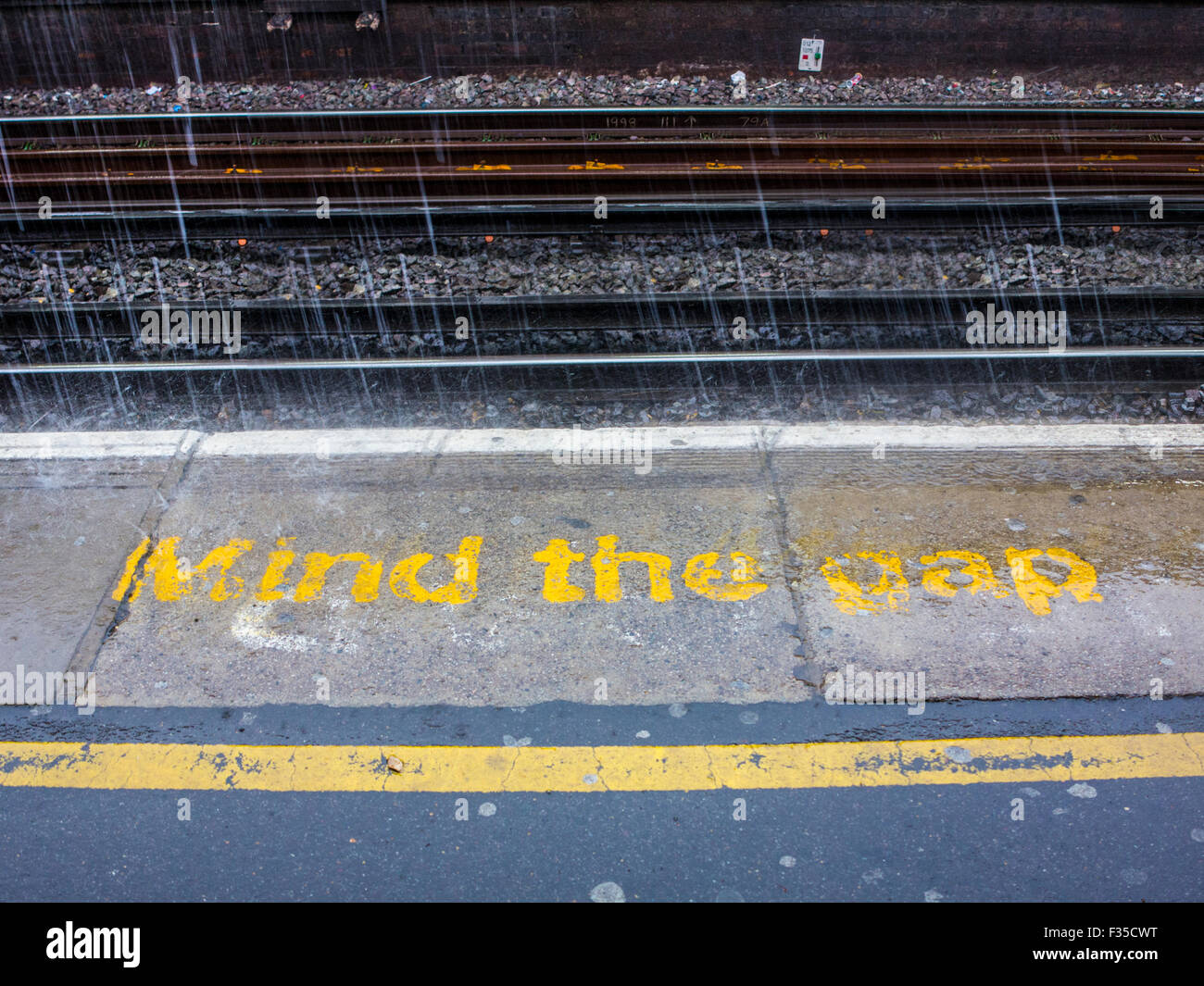 Commute rain hi-res stock photography and images - Alamy
