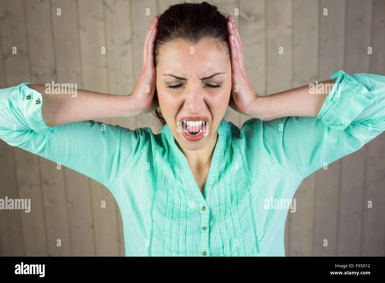 Screaming woman headache hi-res stock photography and images - Alamy
