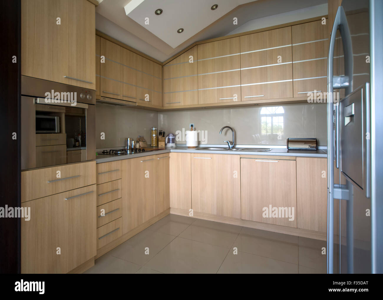 Kitchen inside modern house hi-res stock photography and images - Alamy