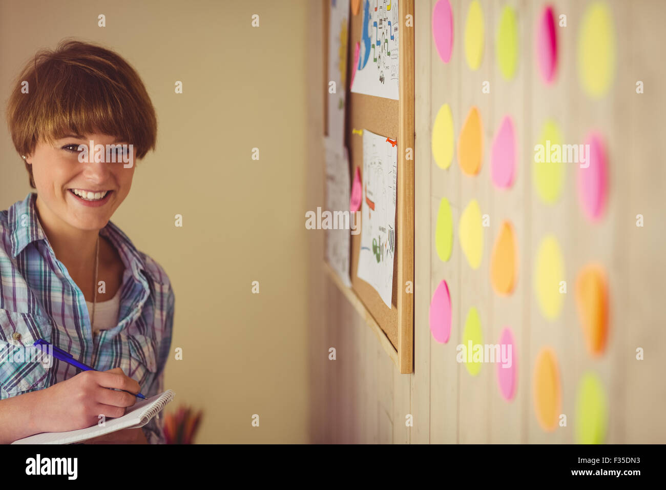 Young woman taking notes hi-res stock photography and images - Alamy