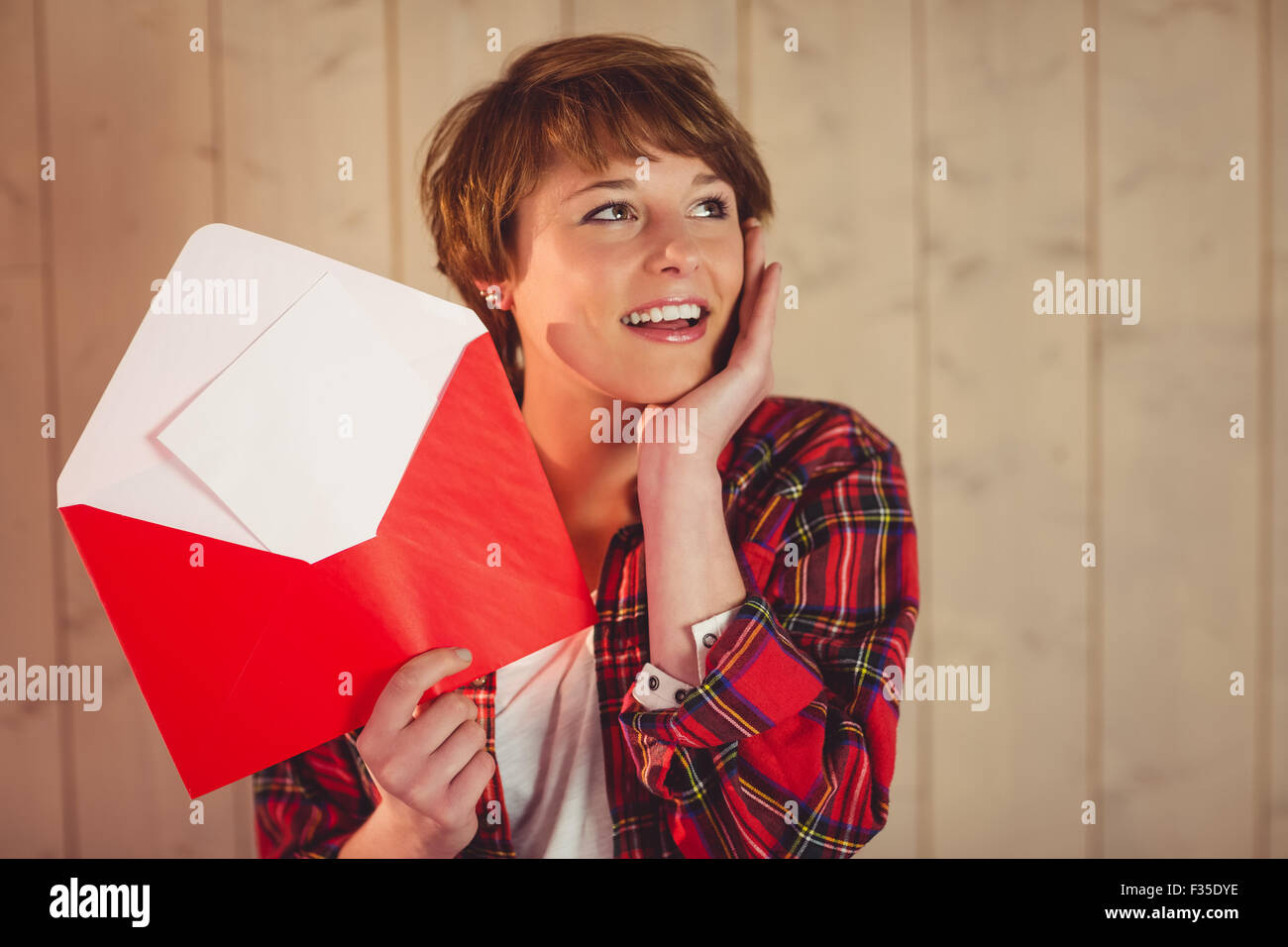 Pretty young woman holding envelope Stock Photo - Alamy