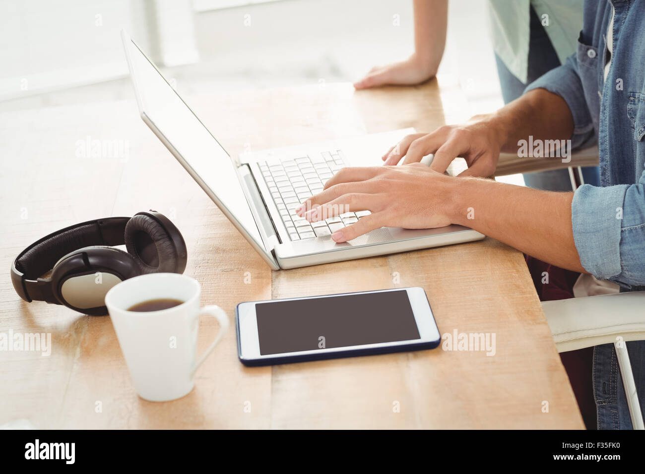Woman notebook working on laptop hi-res stock photography and images ...