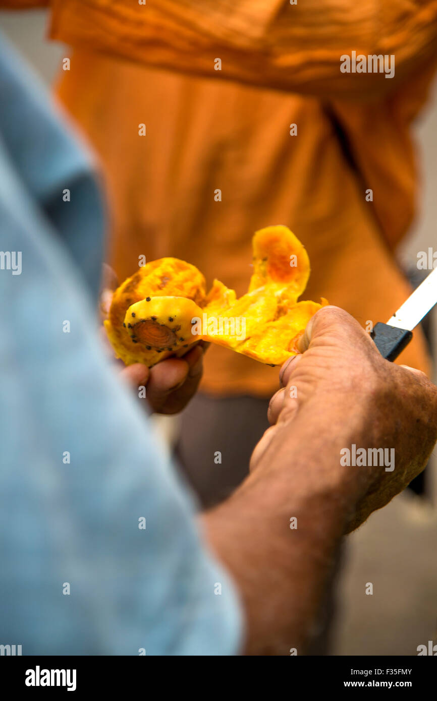 Fruit peeling hi-res stock photography and images - Alamy