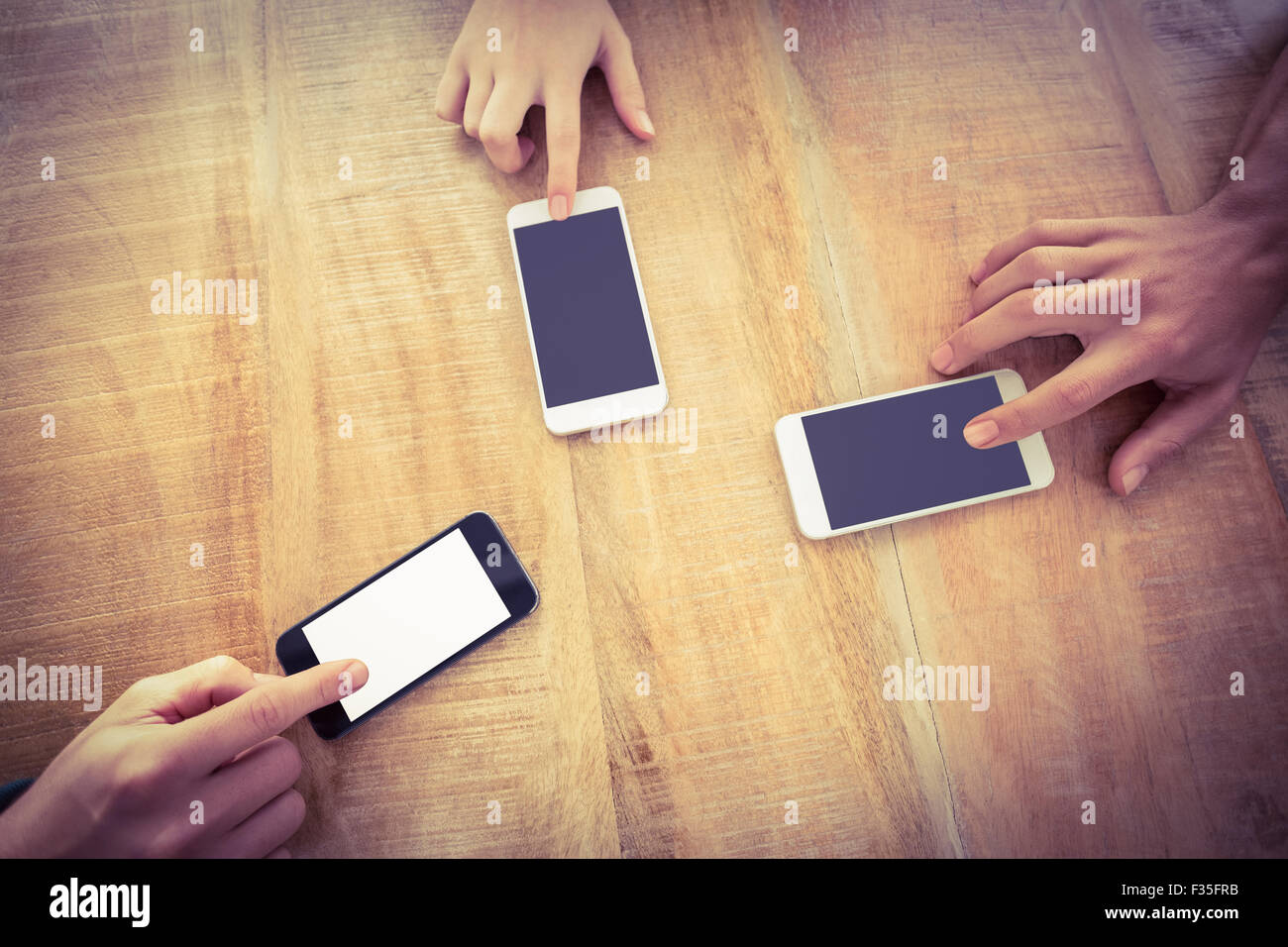 Female hands mobile phones hi-res stock photography and images - Alamy