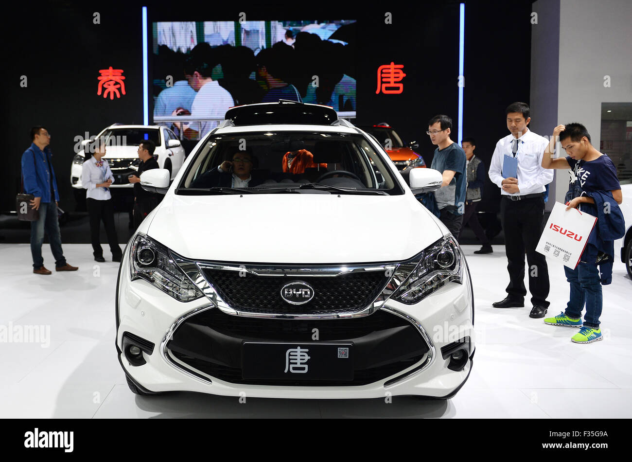 Xi'an. 30th Sep, 2015. Visitors view a new energy car by automaker BYD ...