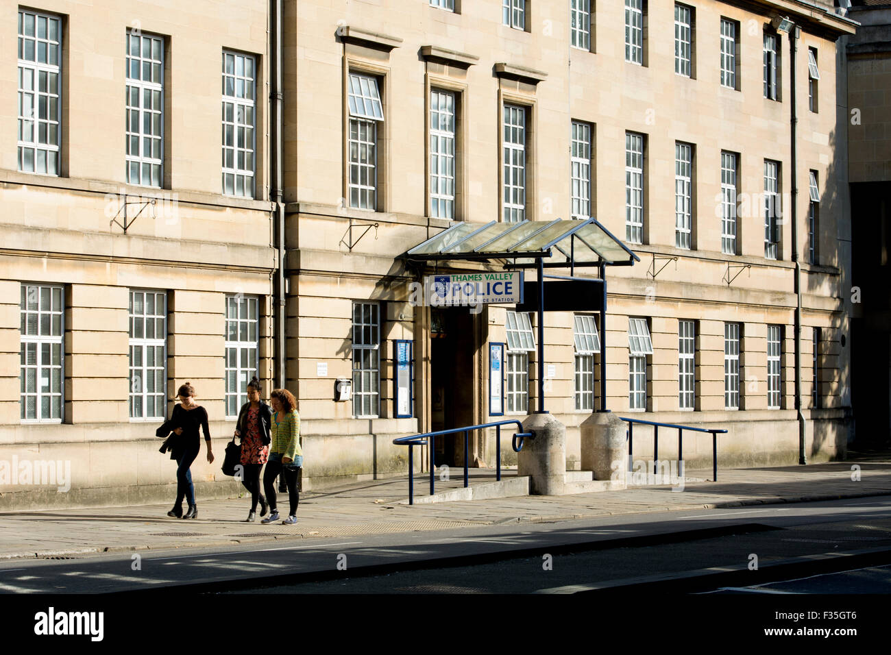 Thames valley police oxford hi-res stock photography and images - Alamy