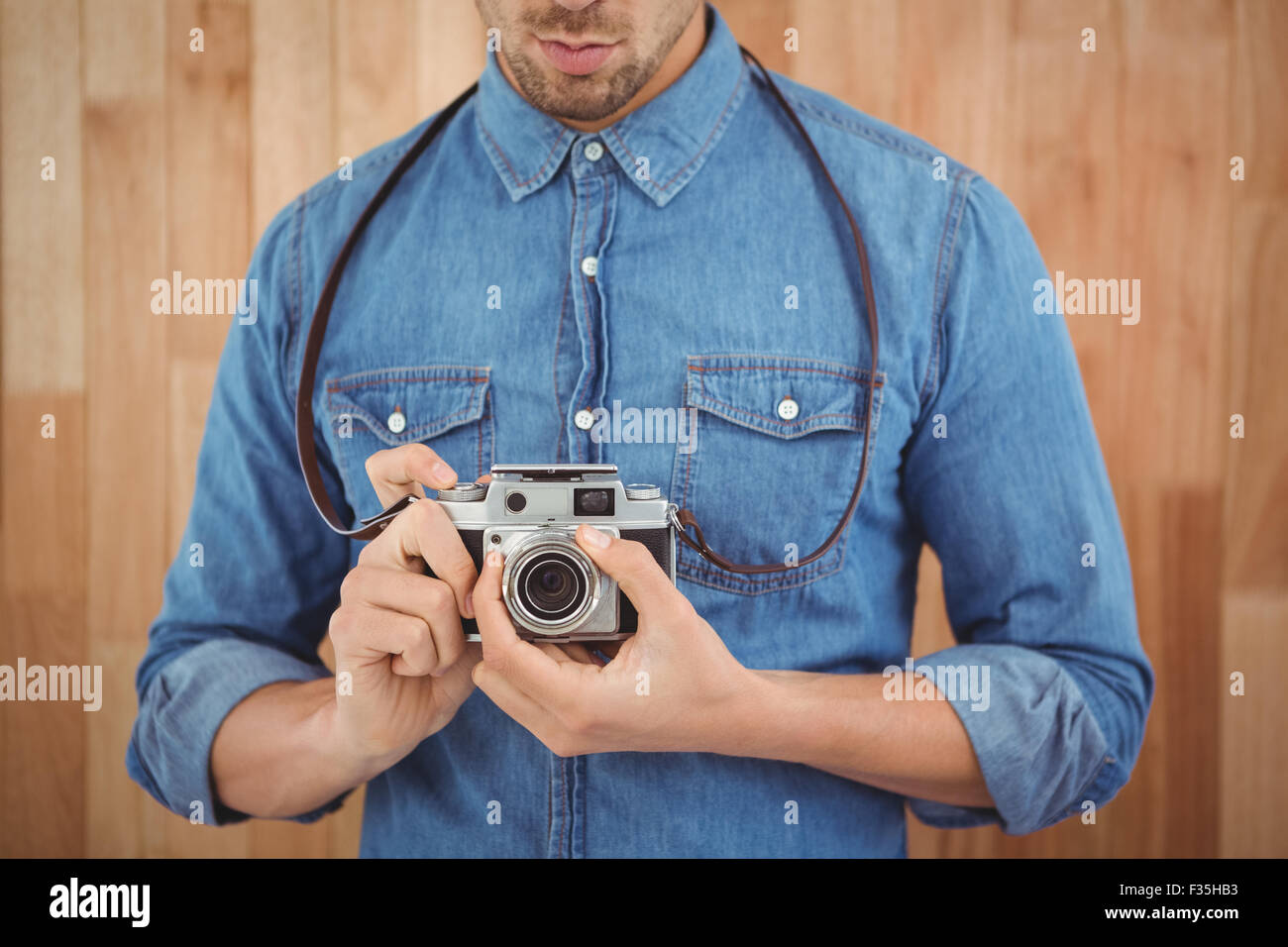 Adjusting lens of camera hi-res stock photography and images - Alamy