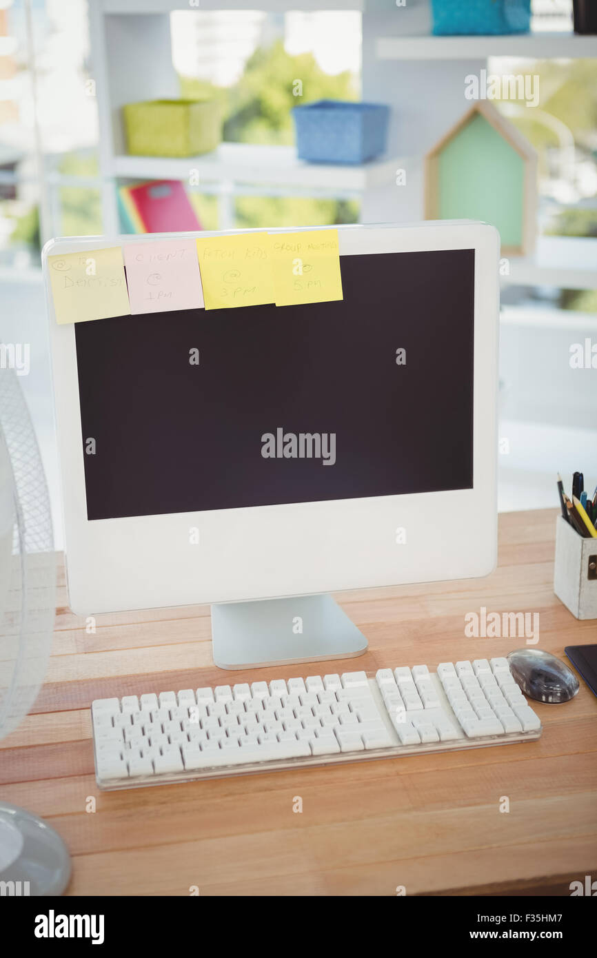 Computer on desk sticky notes hi-res stock photography and images - Alamy