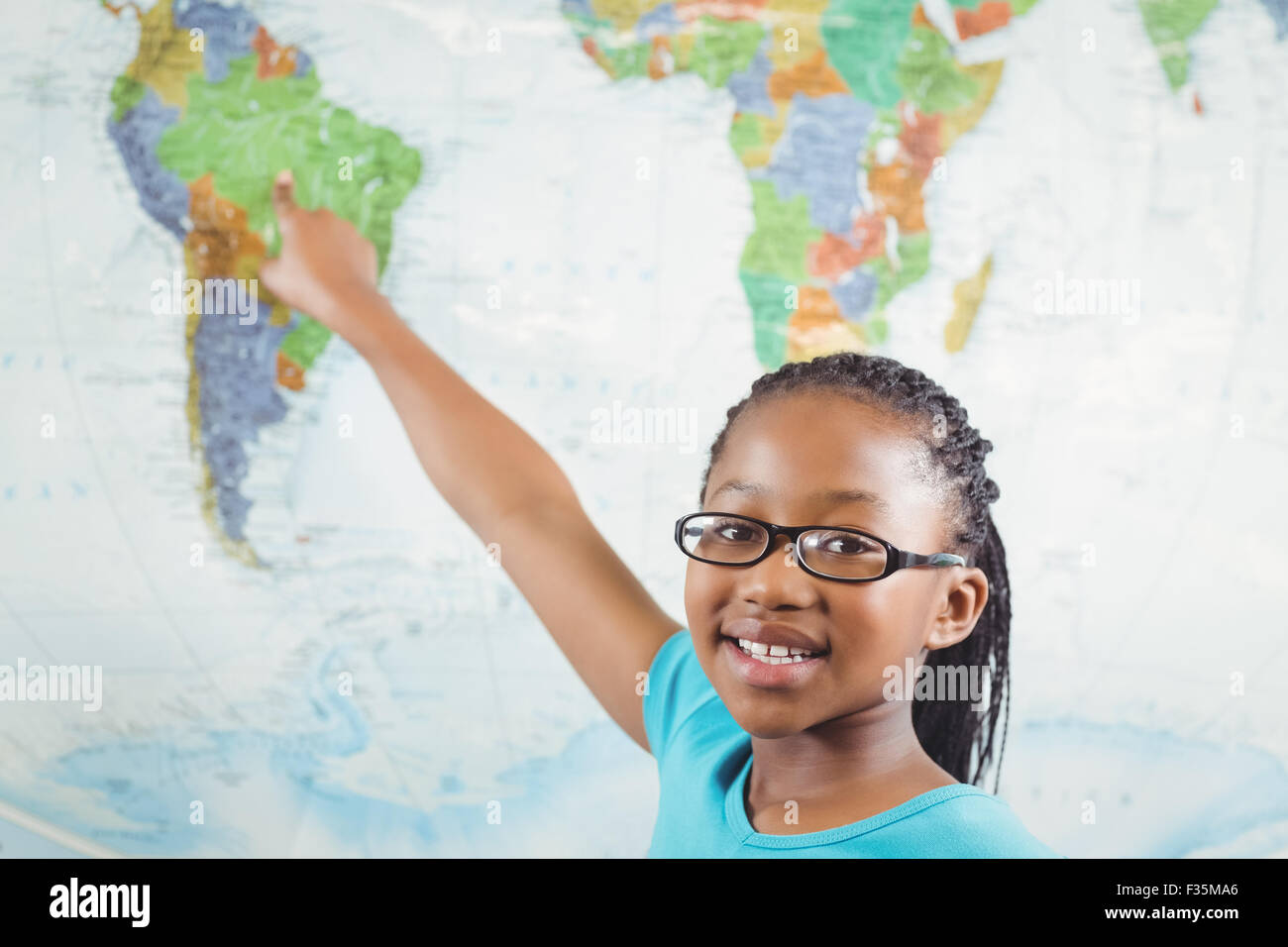 Child pointing a map hi-res stock photography and images - Alamy
