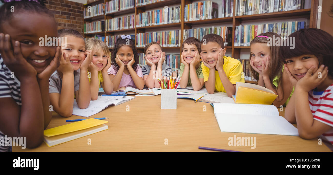 Pupils working together hi-res stock photography and images - Alamy