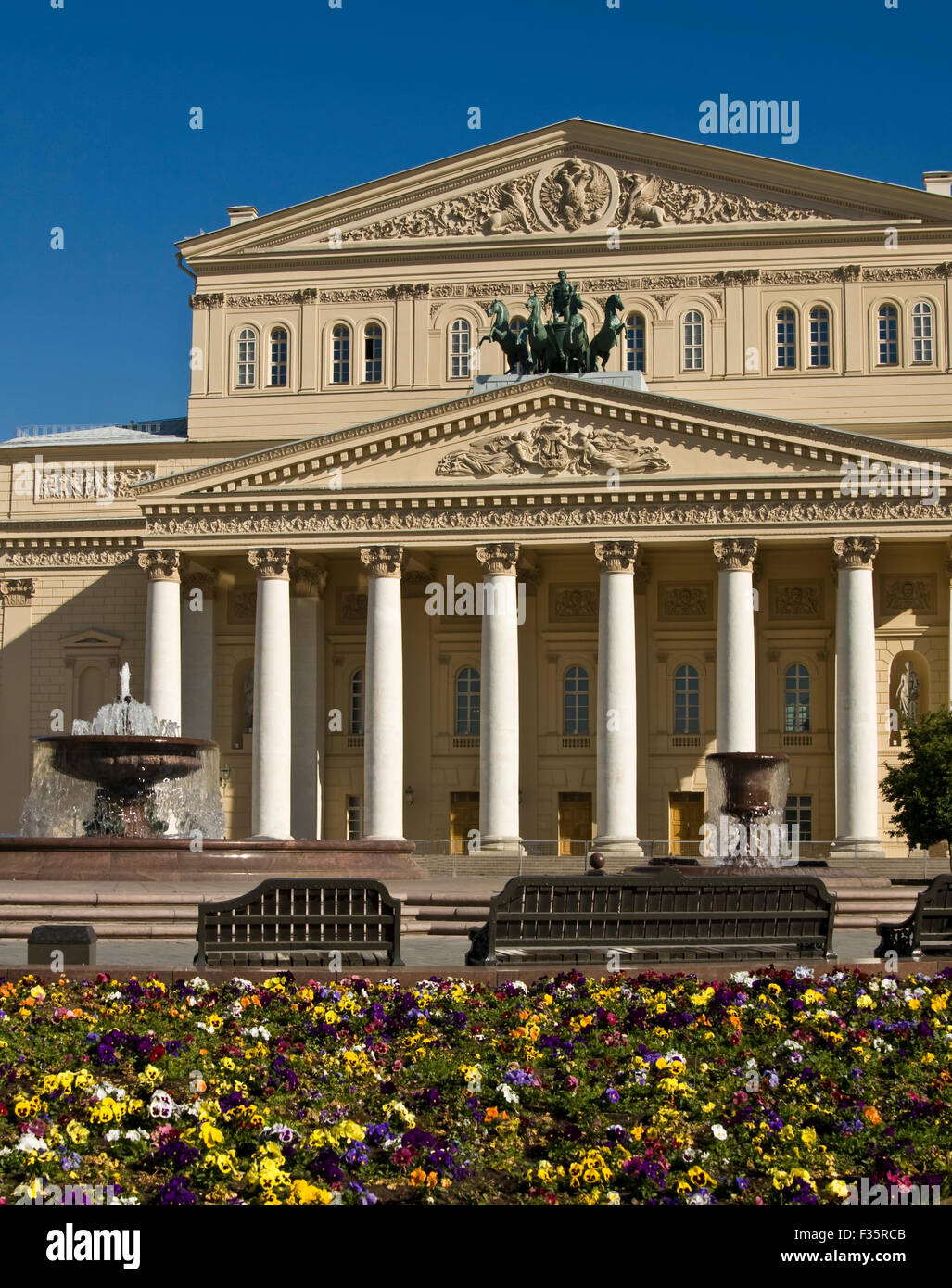 Moscow, Big (Bolshoy) opera and ballet theatre and fountains Stock ...