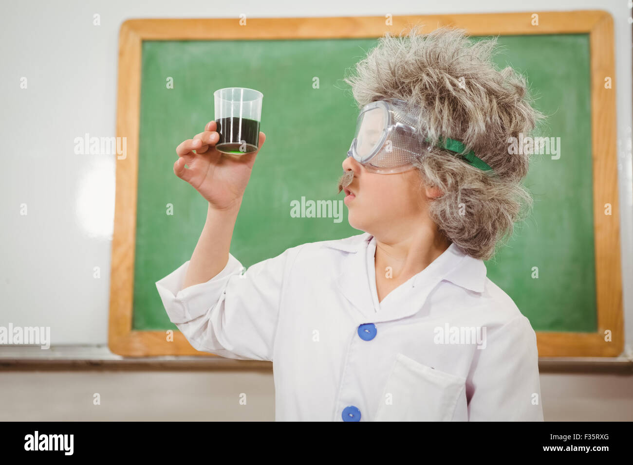Child scientist beaker hi-res stock photography and images - Alamy