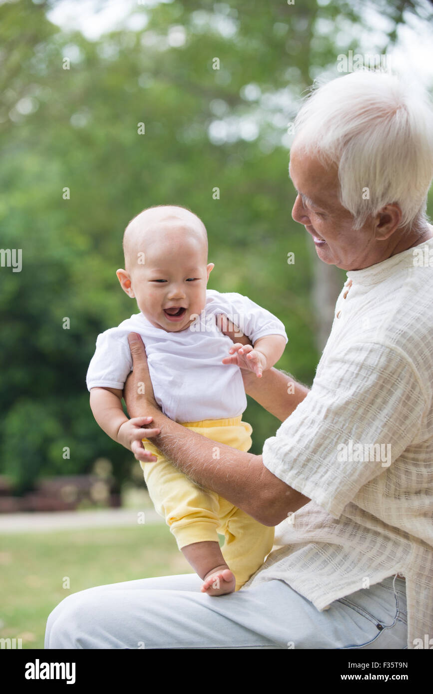 Asian grandpa hi-res stock photography and images - Alamy