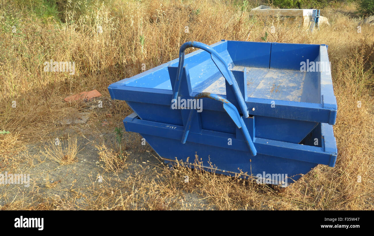 Empty skips hi-res stock photography and images - Alamy