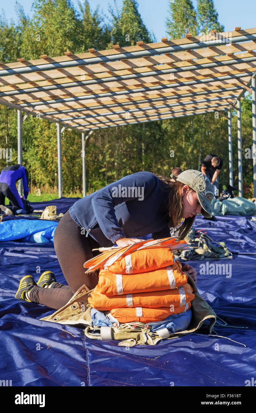 Parachutists - 2014. Packing of parachutes Stock Photo - Alamy