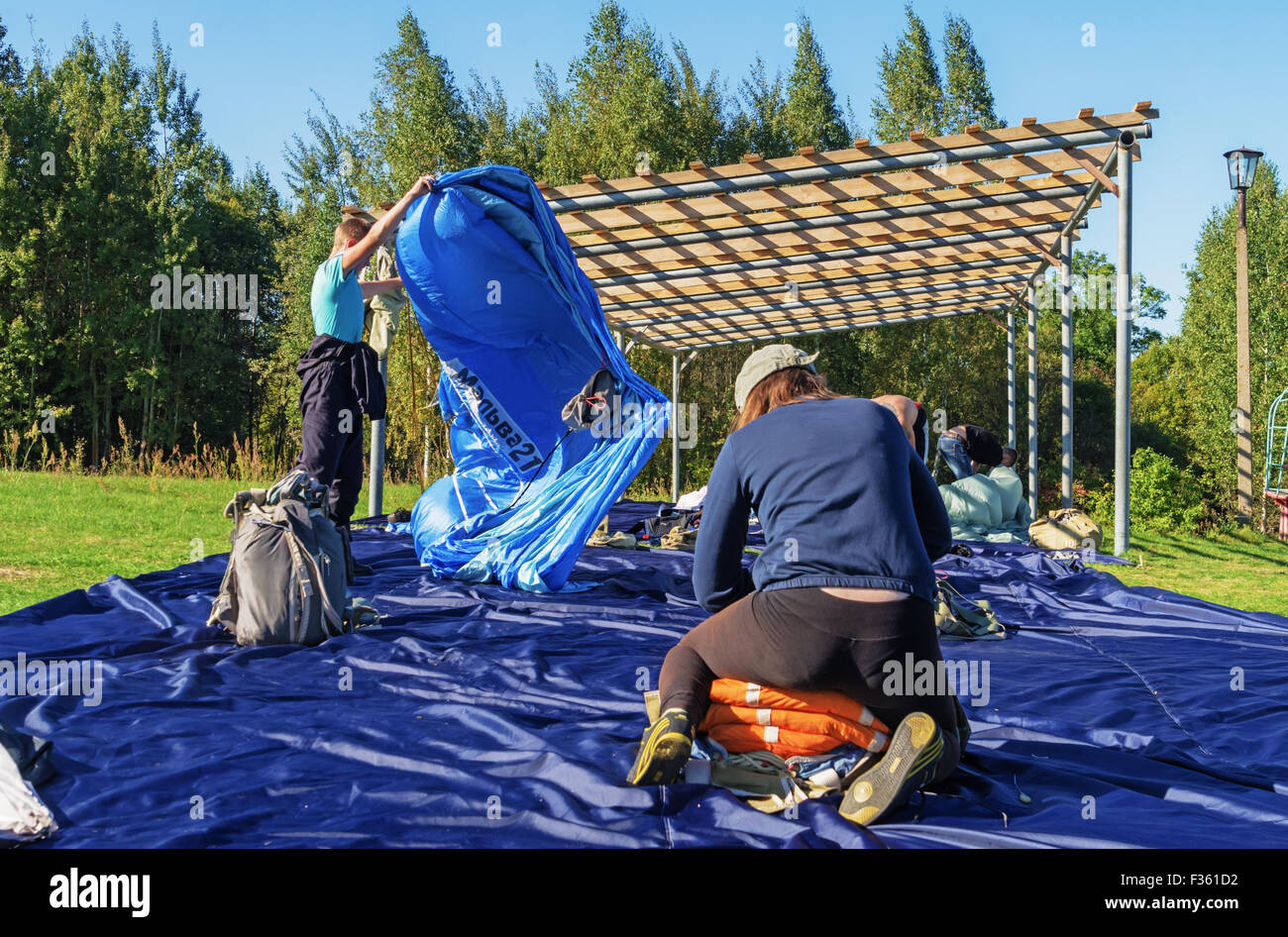 Parachutists - 2014. Packing of parachutes Stock Photo - Alamy