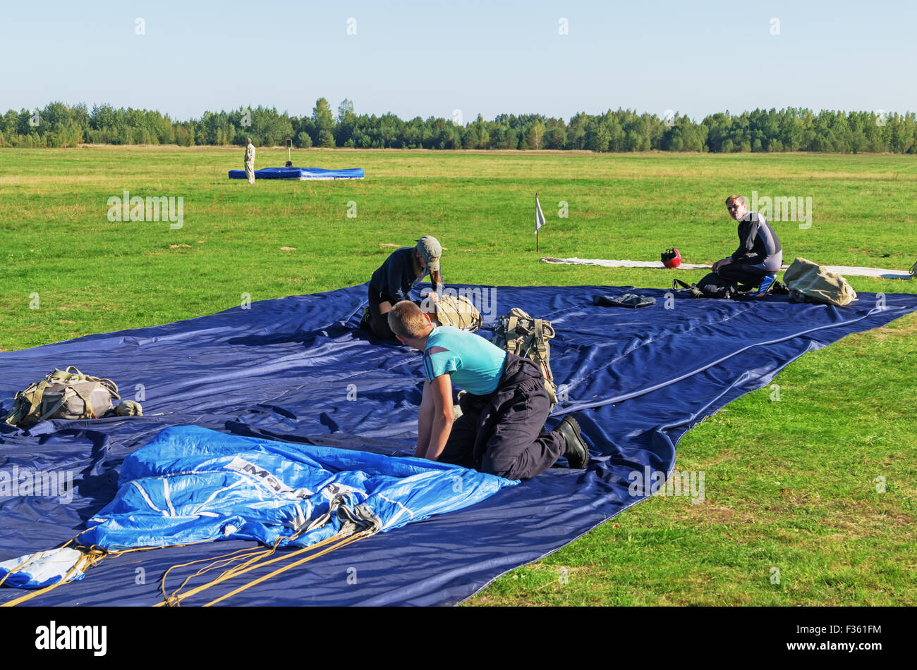 Parachutists - 2014. Packing of parachutes Stock Photo - Alamy