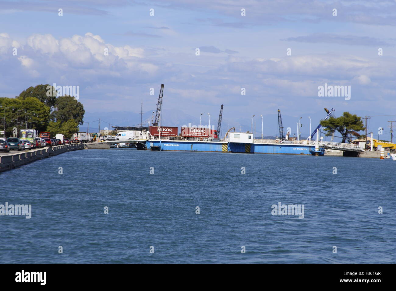 Floating bridge, Lefkas Canal, Greece Stock Photo - Alamy