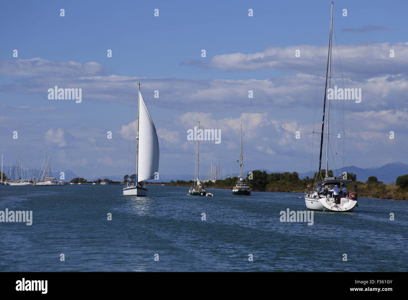 Canal sailing hi-res stock photography and images - Alamy