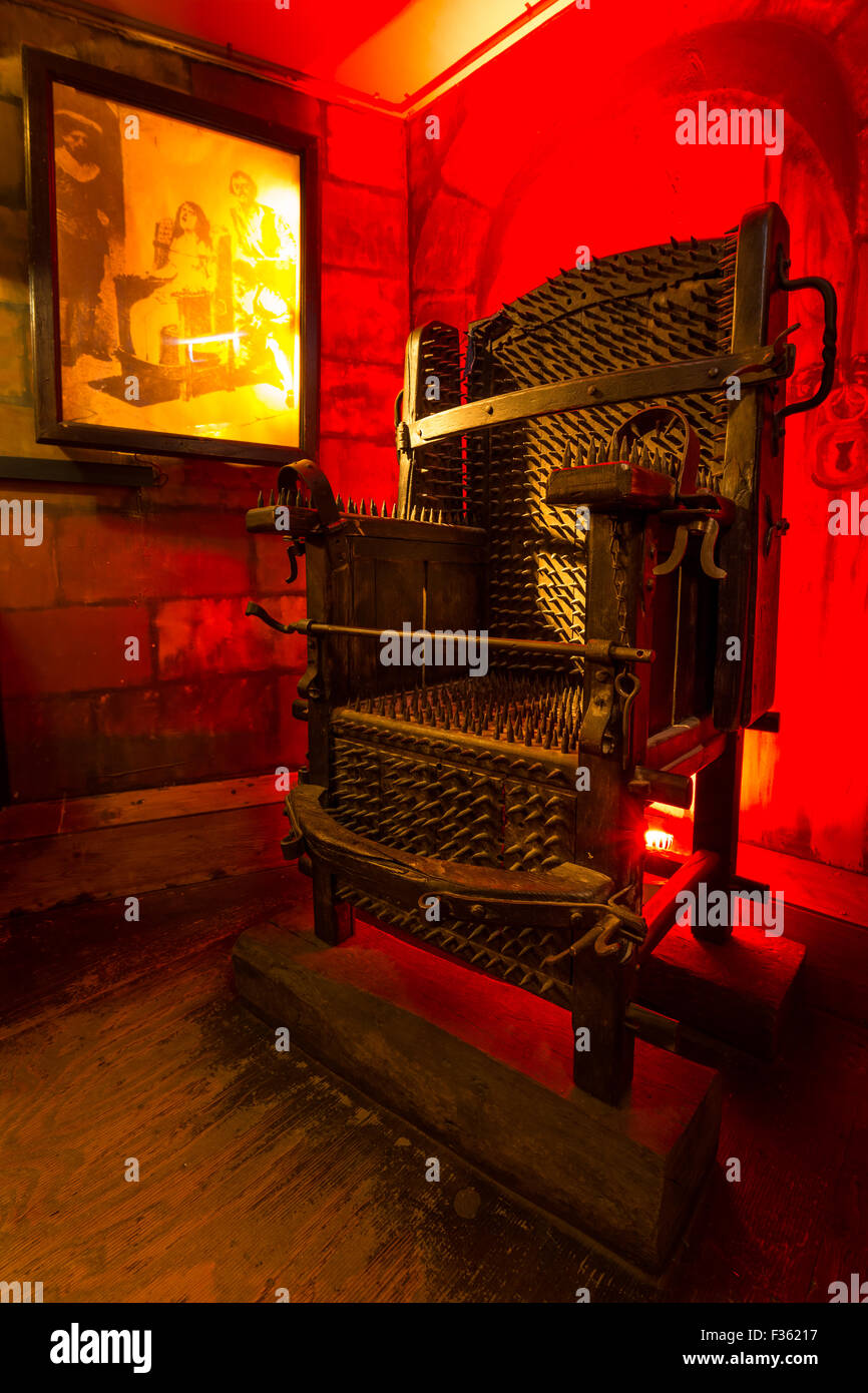 Inquisition torture hi-res stock photography and images - Alamy