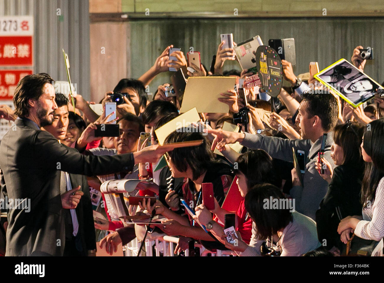 Tokyo, Japan. 30th September, 2015. Canadian actor Keanu Reeves signs ...