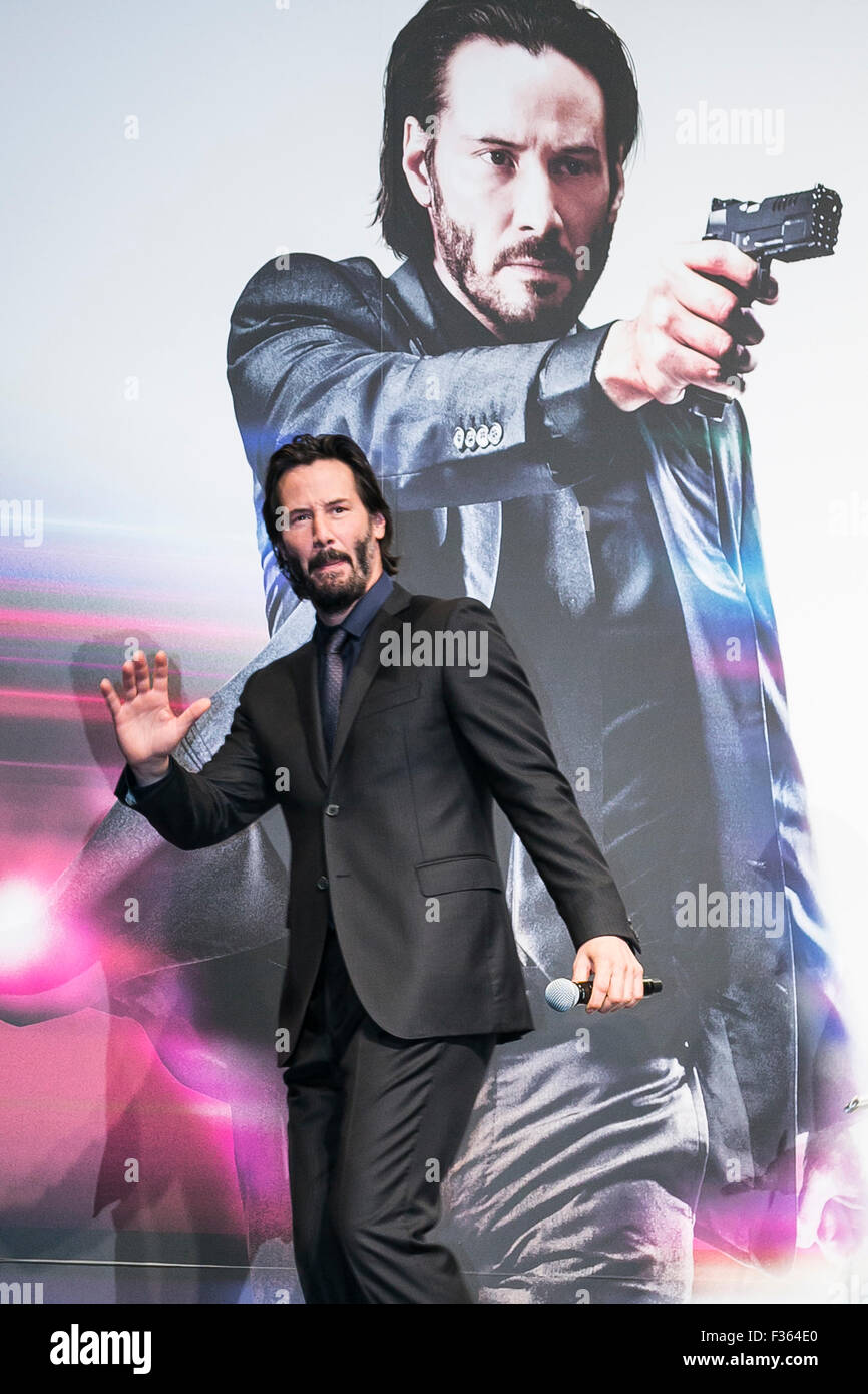 Tokyo, Japan. 30th September, 2015. Canadian actor Keanu Reeves greets ...