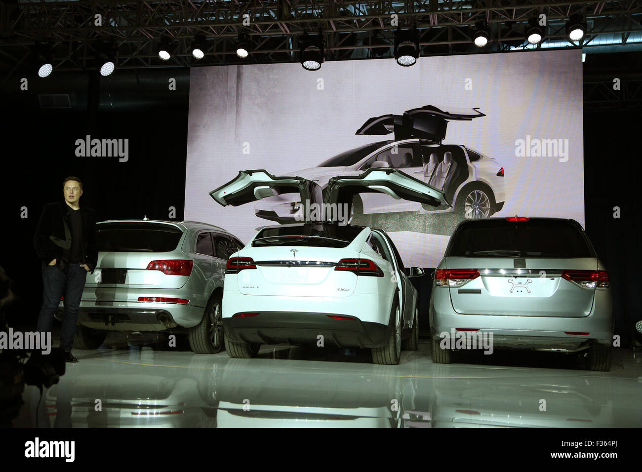 Tesla model x falcon wing hi-res stock photography and images - Alamy