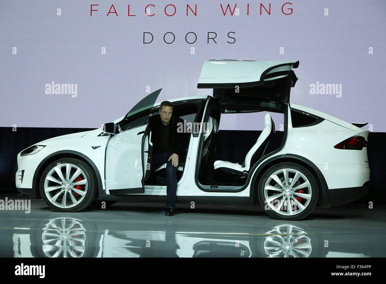 Tesla model x falcon wing hi-res stock photography and images - Alamy